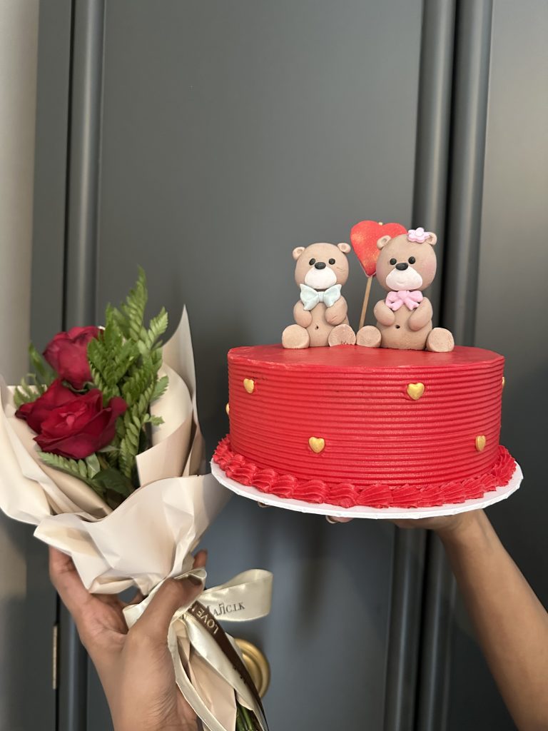 Red Valentine's Cake 1.6lb & Mini Red Rose Bouquet - Majic.lk